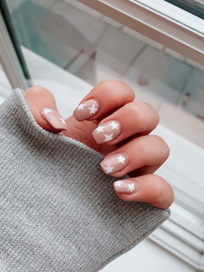 14 Majestic Star Nail Designs To Dazzle All Day - Emerlyn Closet